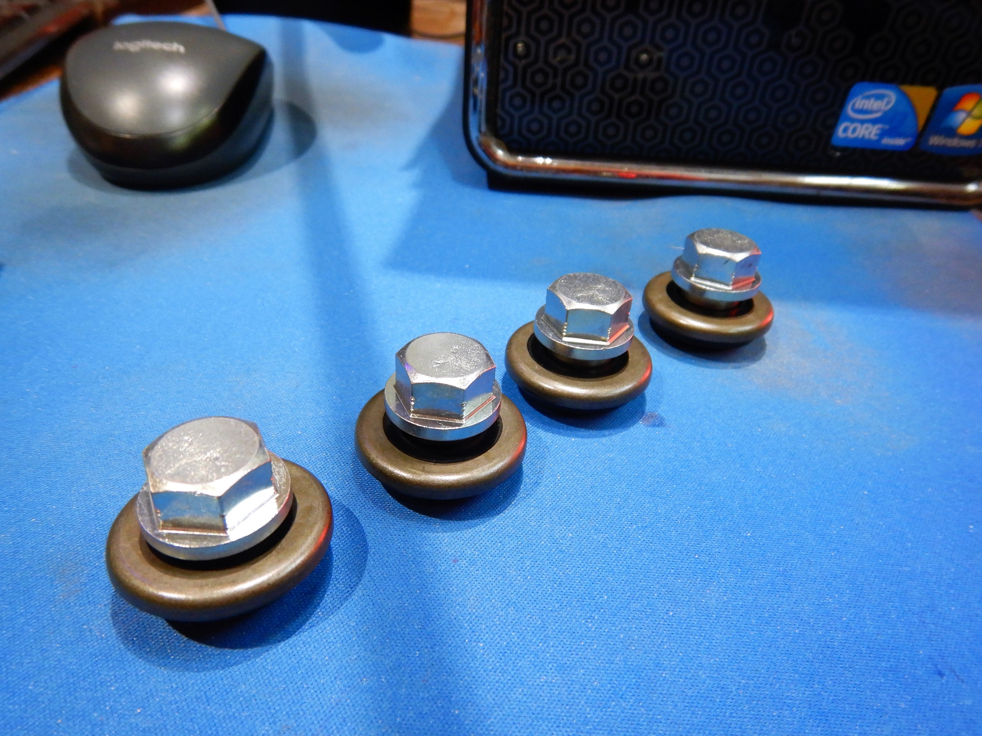 OEM TOYOTA Valve Cover Hold Down Bolts / Nuts & Top Seal Grommet's 8pc ...